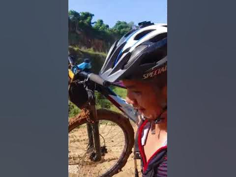 nekat gowes saat musim hujan - YouTube