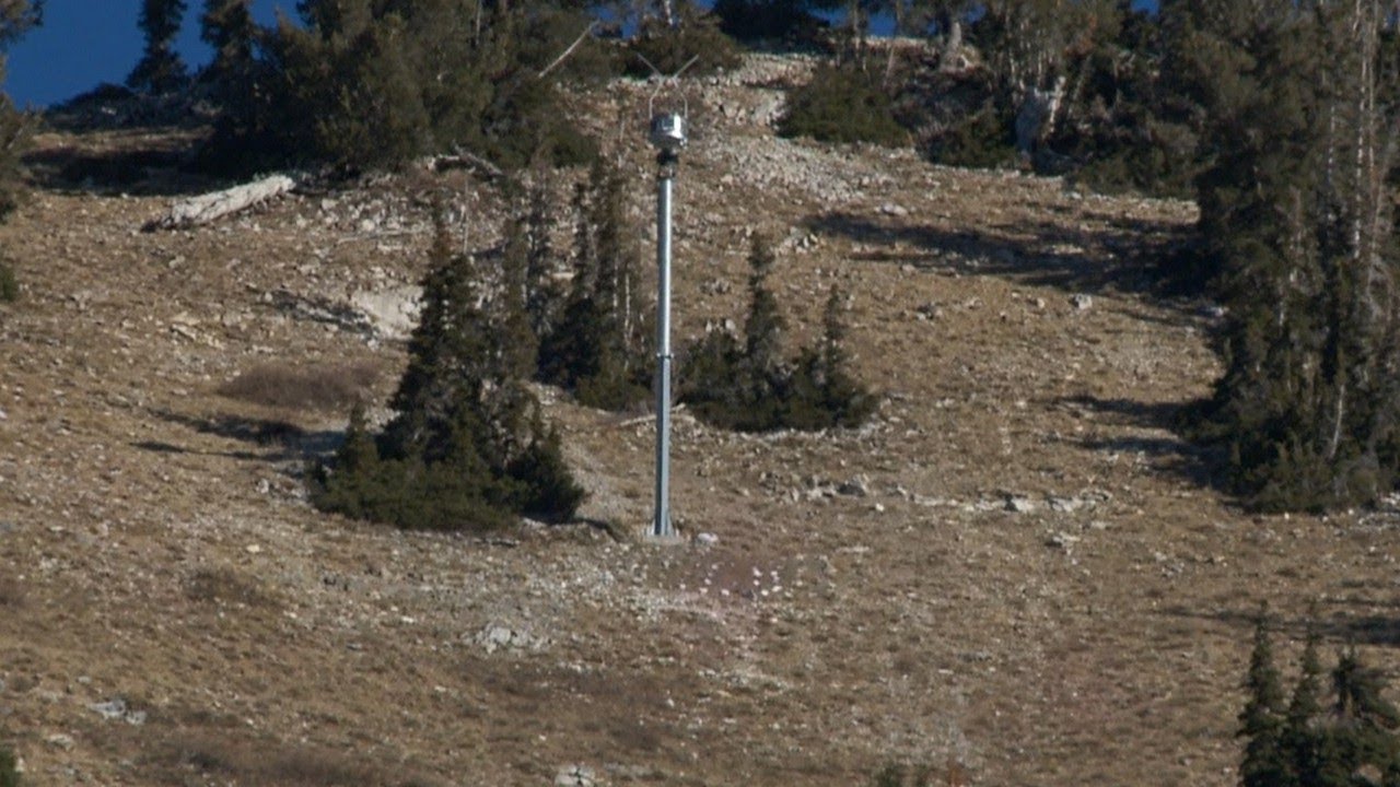 Utah ski resorts install specialized avalanche mitigation towers - YouTube