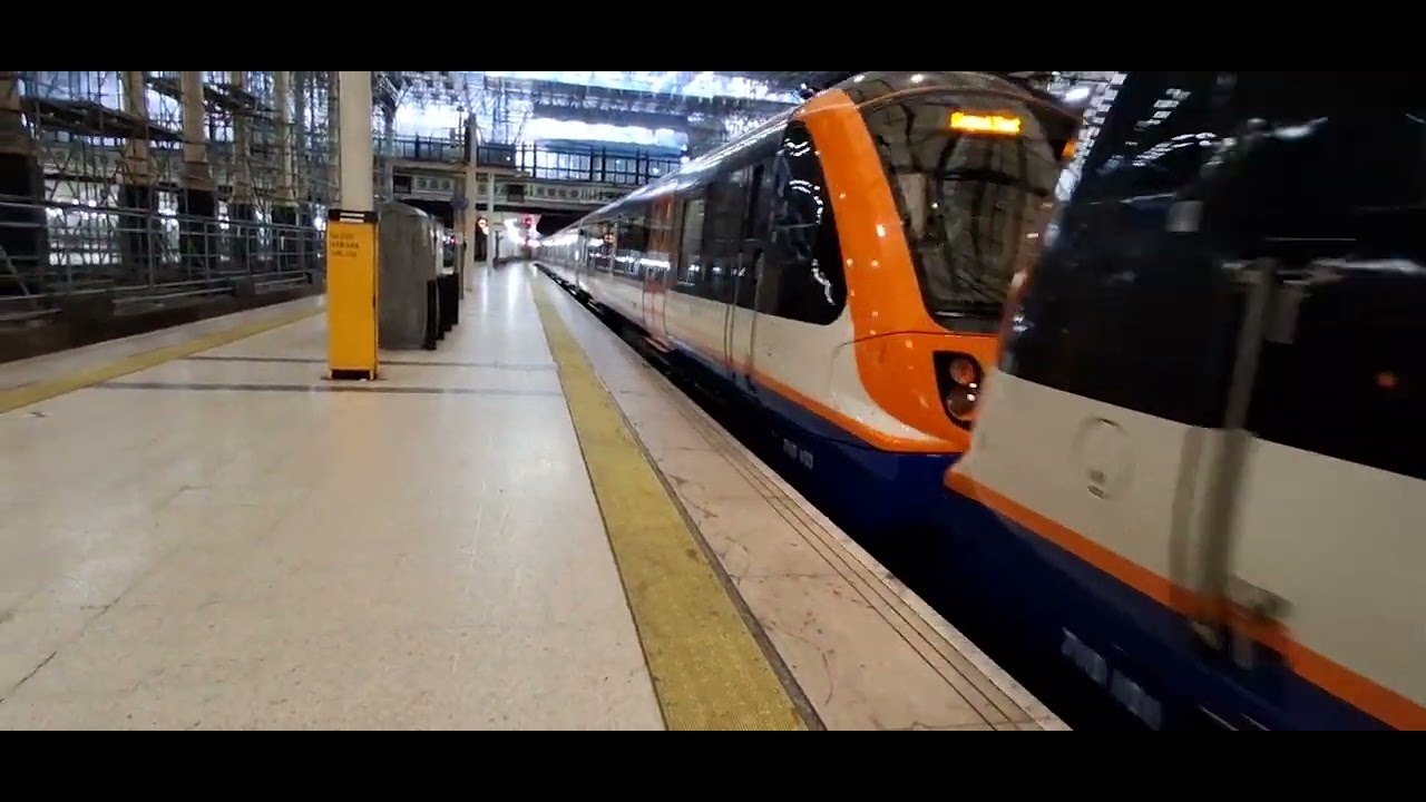 class 315 arriving in London Liverpool Street - YouTube