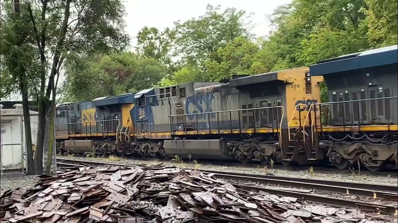 CSX tied down in Winchester VA yard. - YouTube