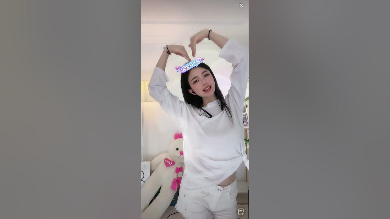 女主播上半身透视装跳舞【抖音舞蹈区】Douyin Tik Tok Dance Female Anchor BGM：lovelovelove - YouTube