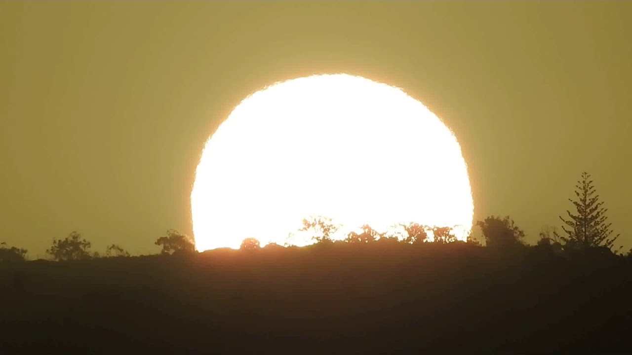 See the Fire burning from the Sun/Mira las llamas de Fuego que salen ...