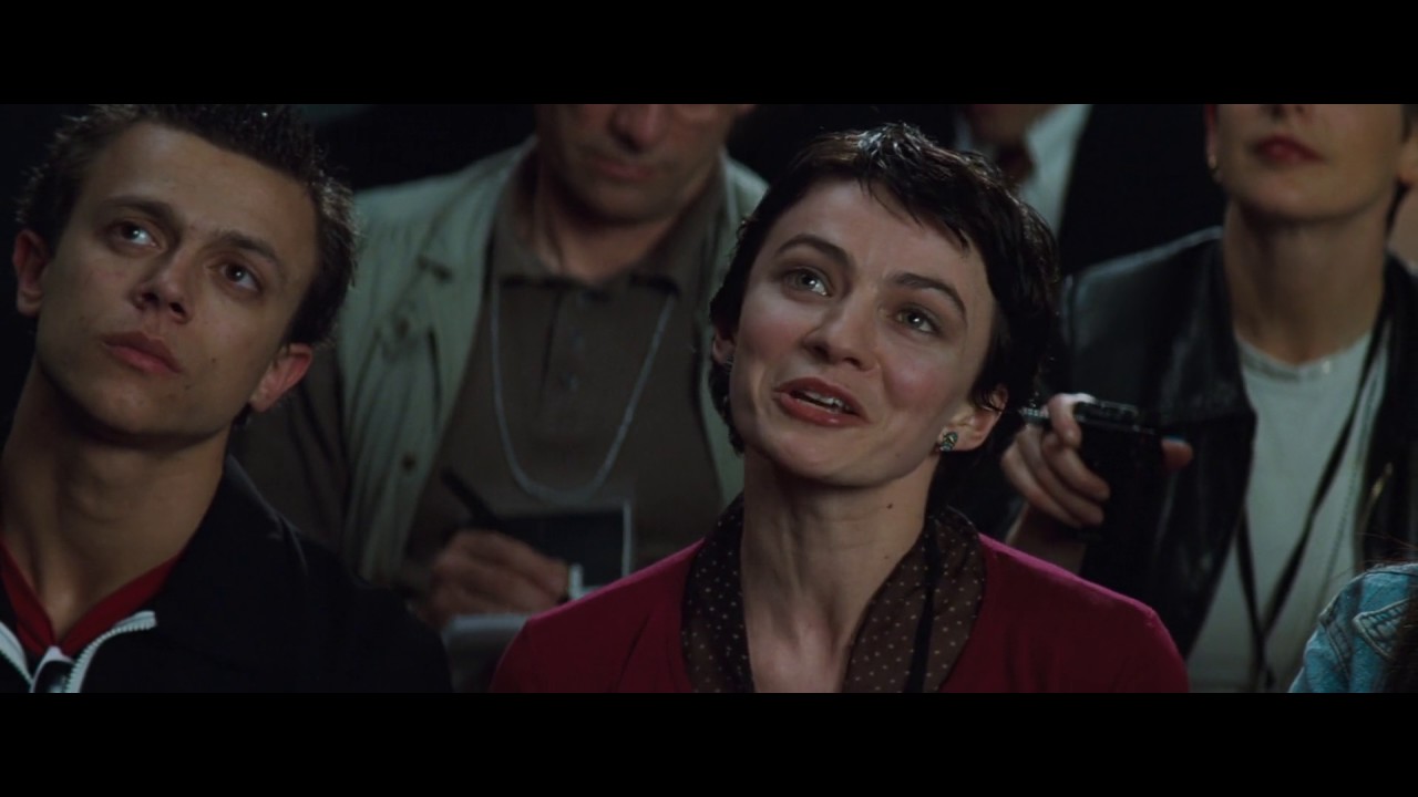 The vampire became a rock singer, the handsome face fascinated the ...