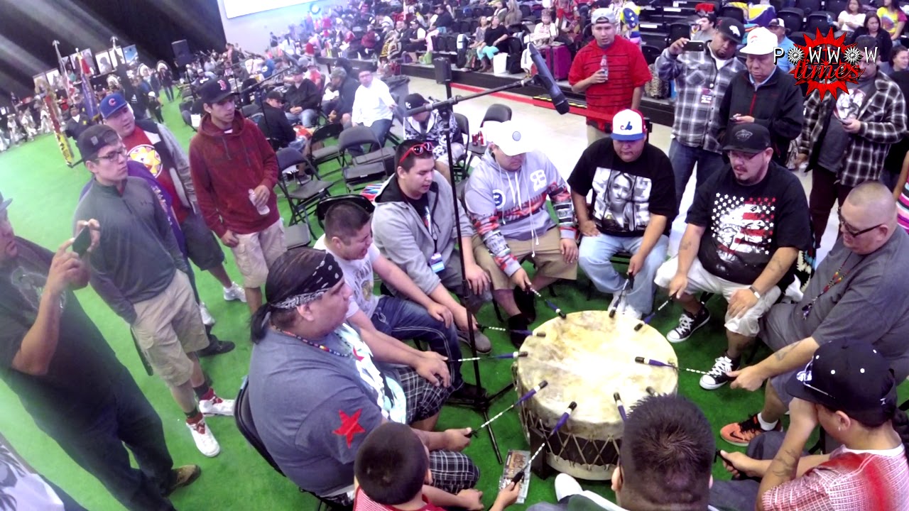 Midnite Express Singers Grand Entry Song @ Four Bears Powwow - YouTube