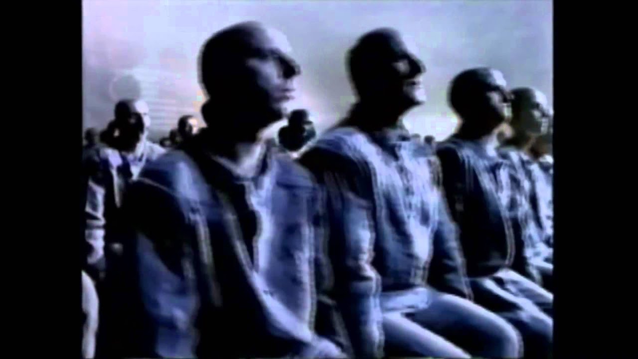 Apple 1984 Super Bowl Commercial Introducing Macintosh - YouTube