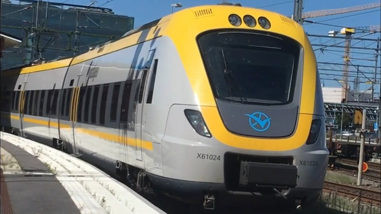 Tåg på Göteborg central - YouTube
