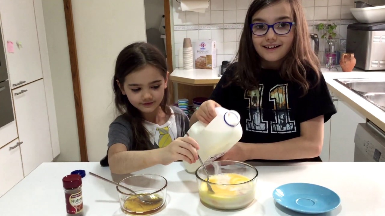 England-Making Yeoman's Pudding - YouTube