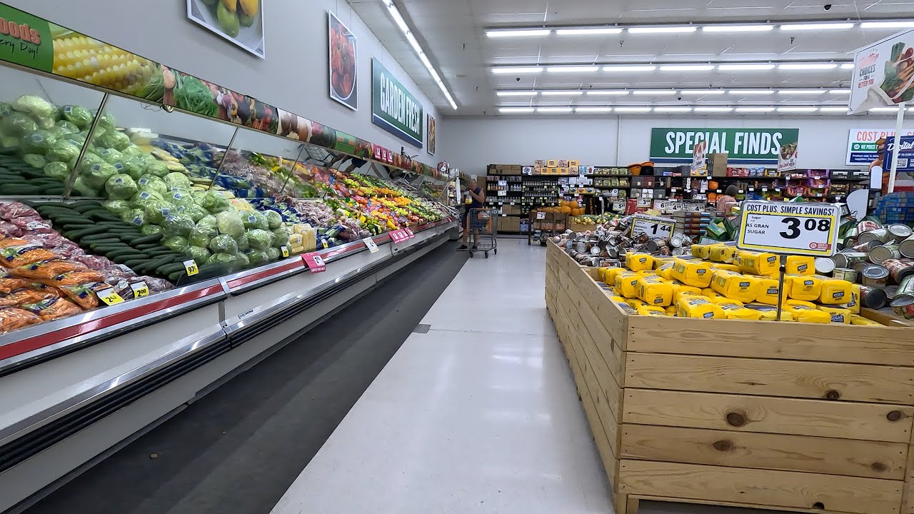 Walking in the Store Parking Lot | Walking in Price Less Foods ...