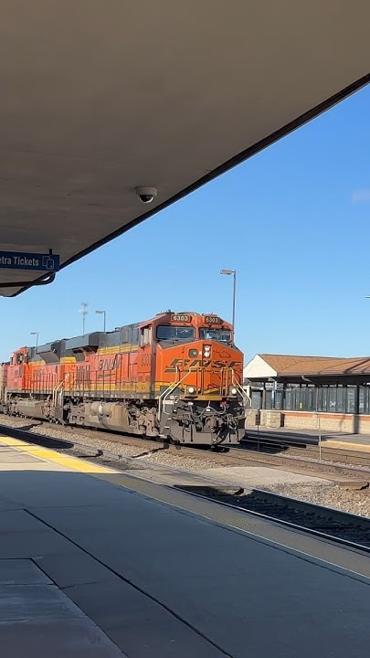 BNSF coal train runs through Route 59! #railway #railfan #railroad #bnsfrailway #bnsf - YouTube