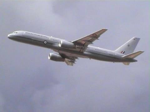 RNZAF 757-2K2 at Riat 09 - YouTube