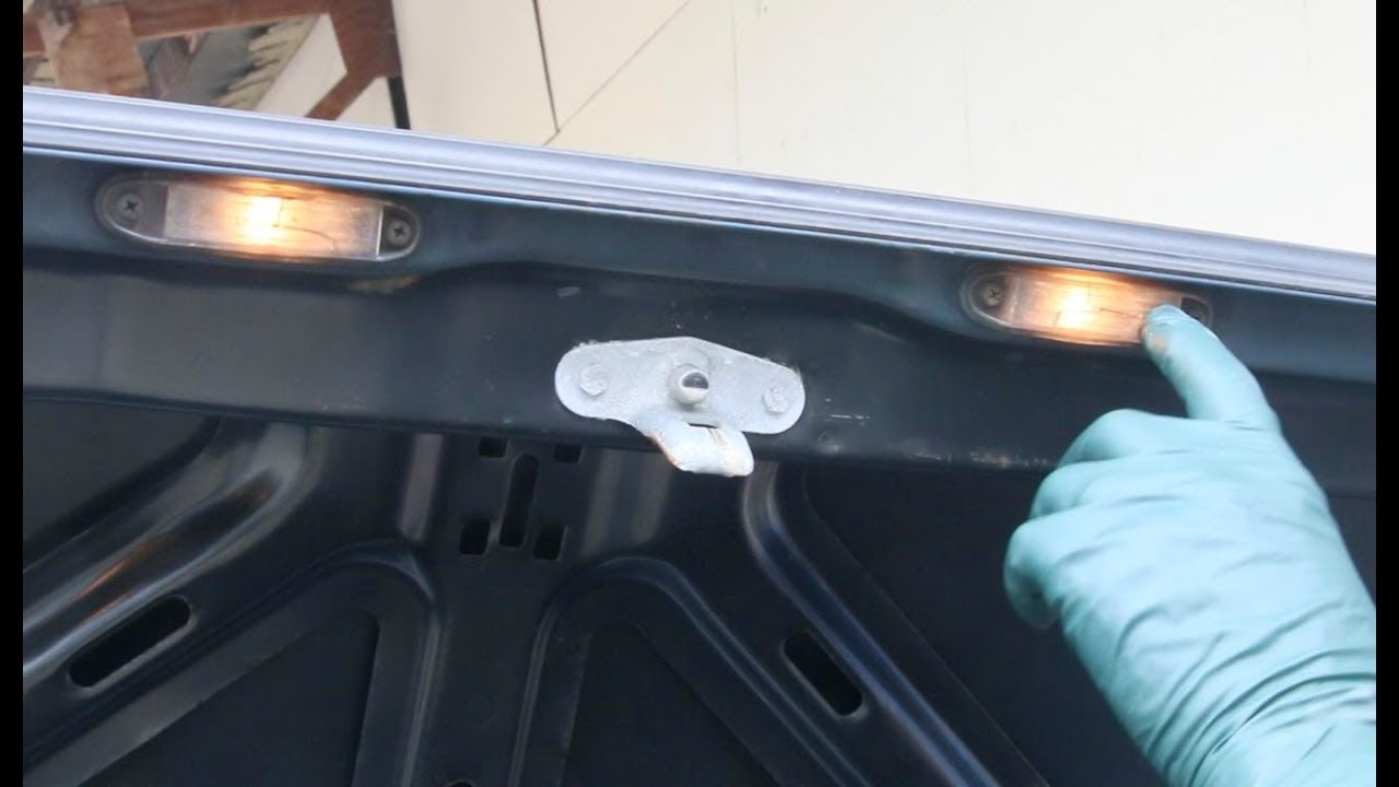 Mercedes 1976 to 1985 W123 License Plate Lights Inspection and Repair ...