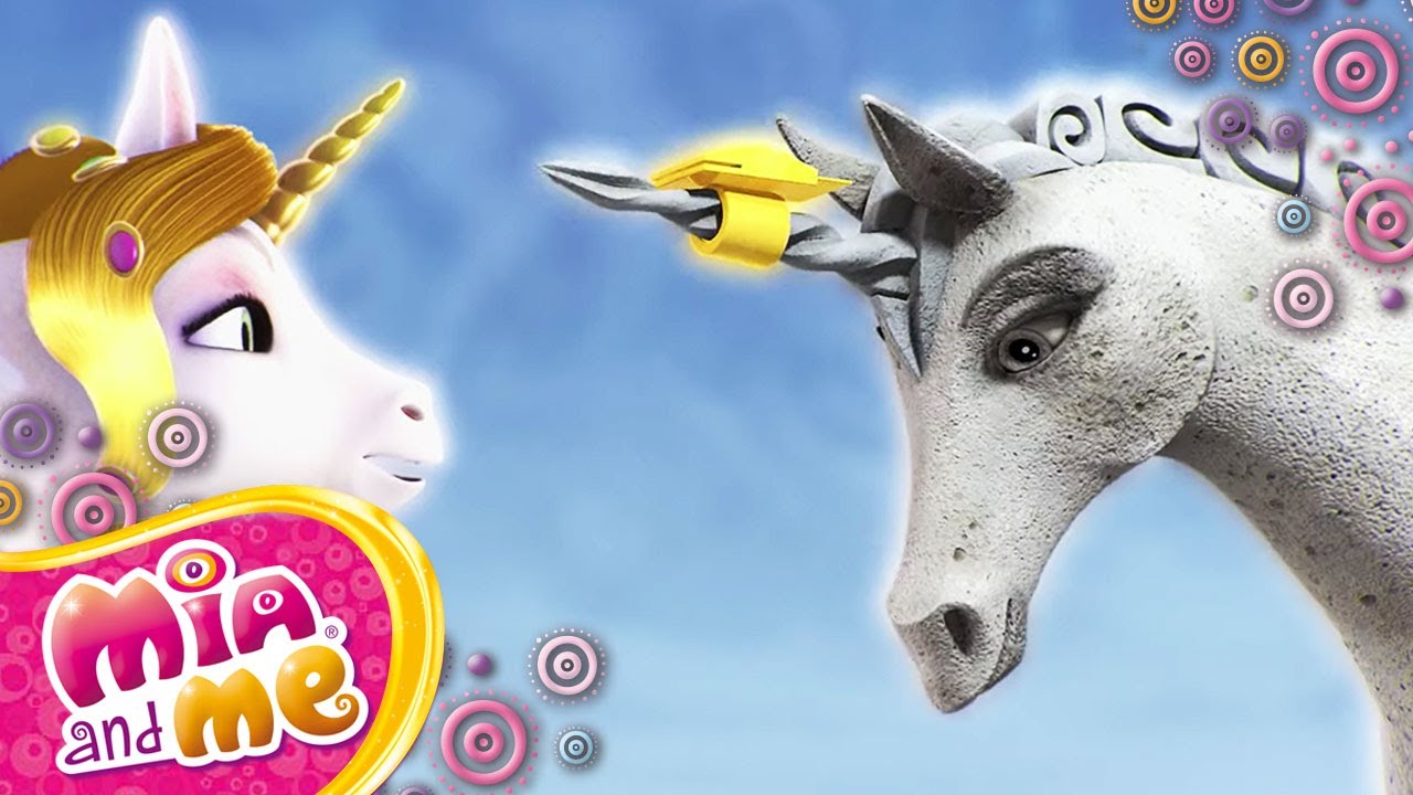 El unicornio de piedra le da a Onchao una parte de la corona - Mia and ...