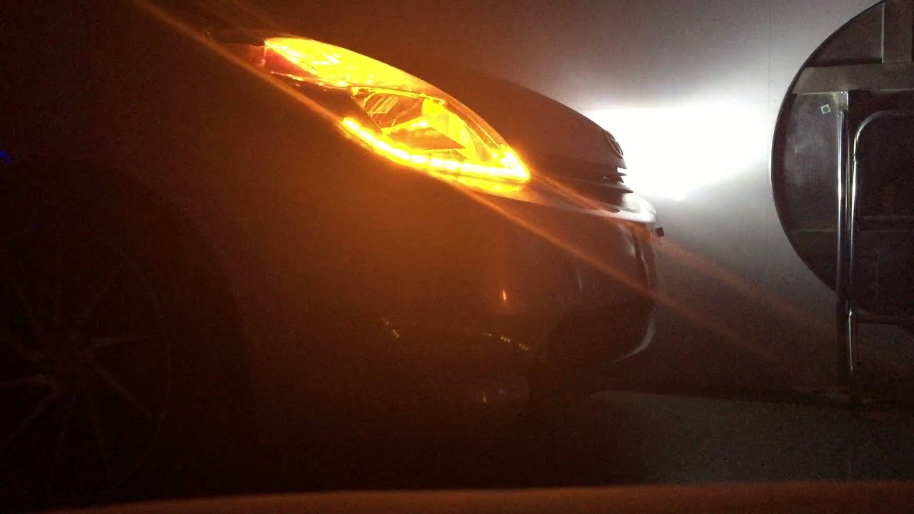 Day running light with turning signal for Prius gen 2, 2004-2009 - YouTube