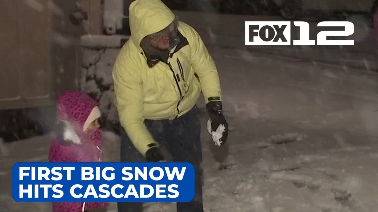 First big snowfall hits Cascades region - YouTube