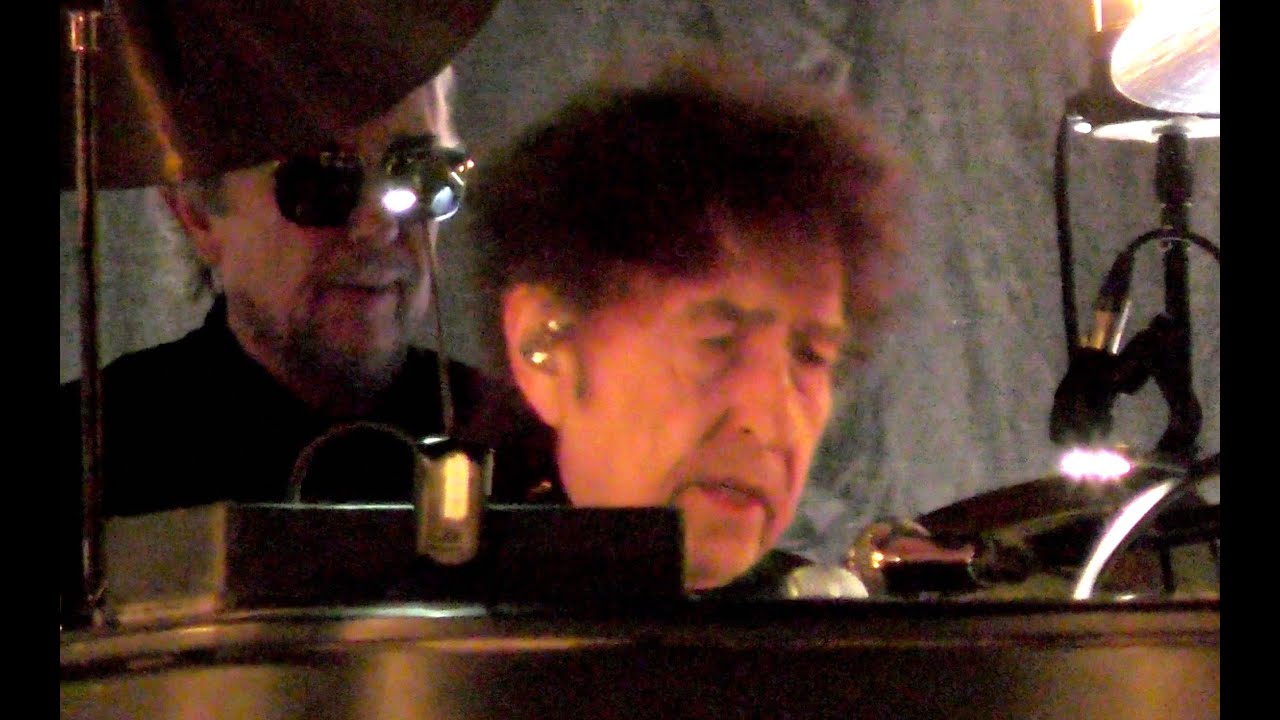 BOB DYLAN PLAYS SOLO - KEY WEST - 2024 - (staying on the road, and ...