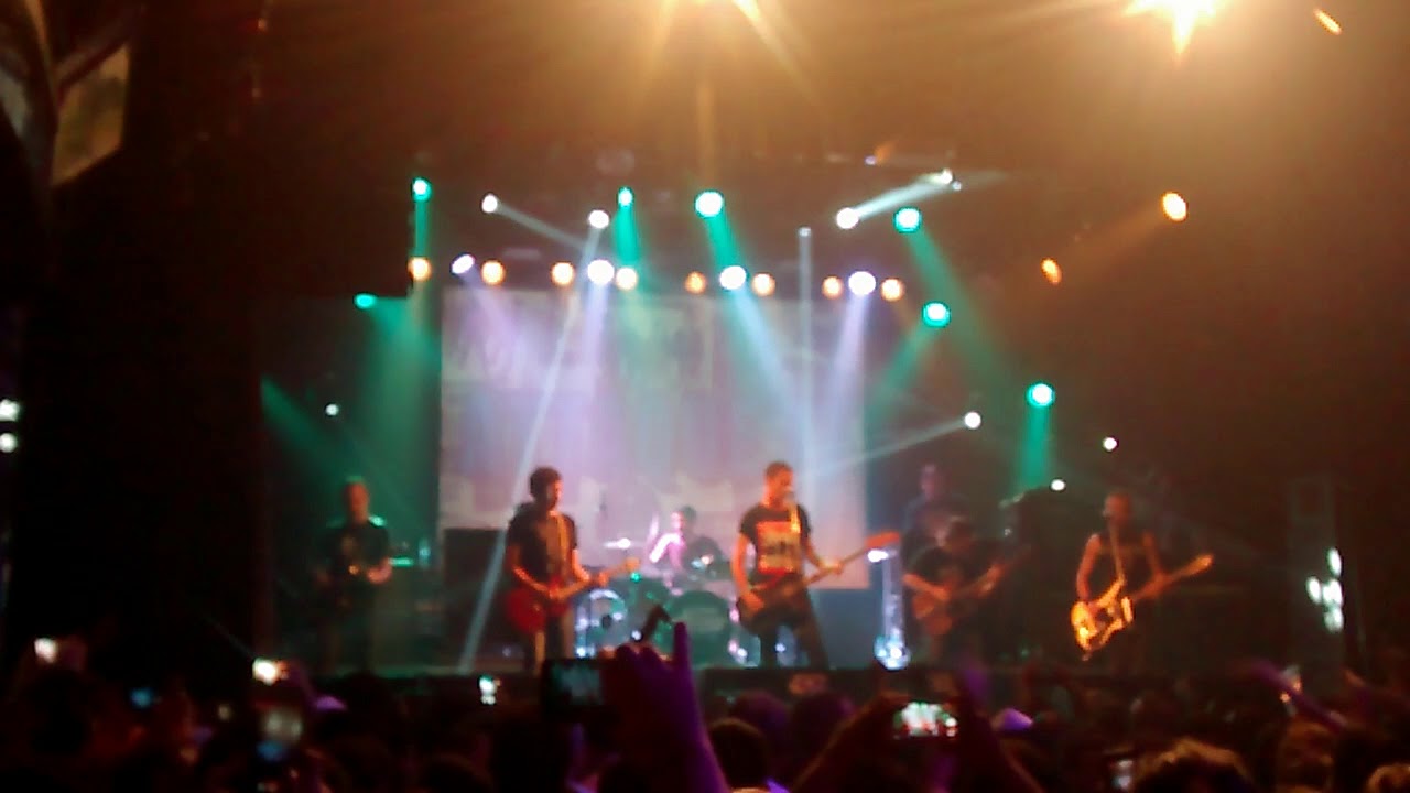 Attaque 77, feat Ciro Pertusi y Ariel Minimal. No te quiero más. - YouTube