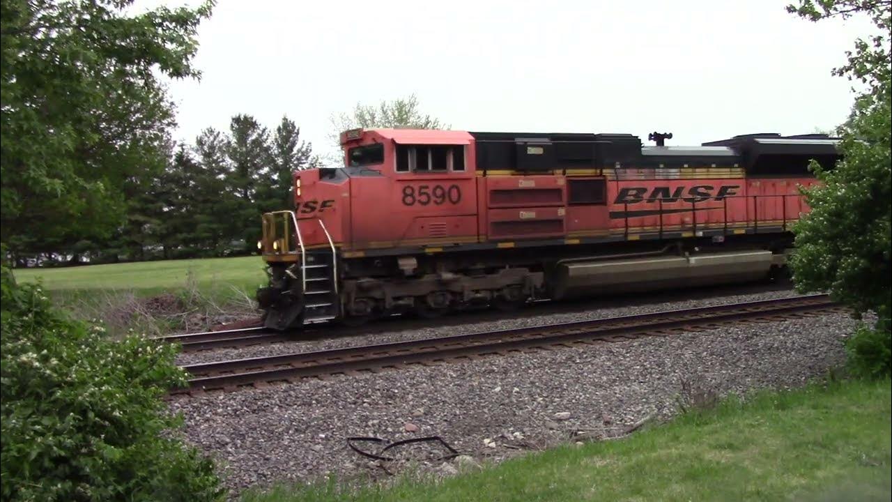 BNSF 8590 East in Wyanet, IL 5/19/25 - YouTube