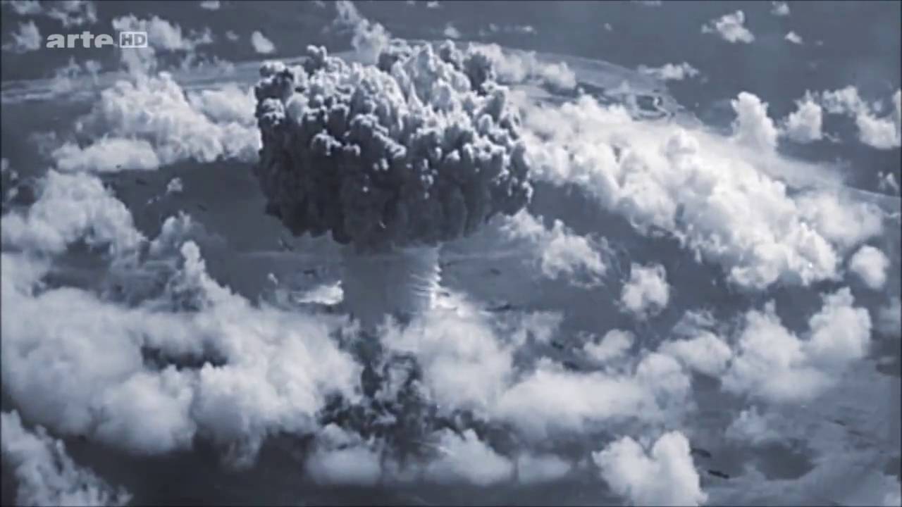 Test Nucleari presso l'Atollo di Bikini - YouTube