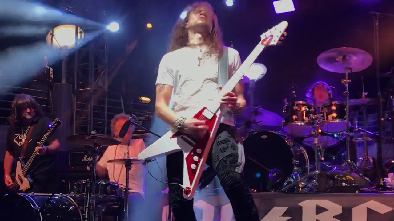 Tesla with rick Allen-little Suzi-monsters of rock cruise 2019 - YouTube