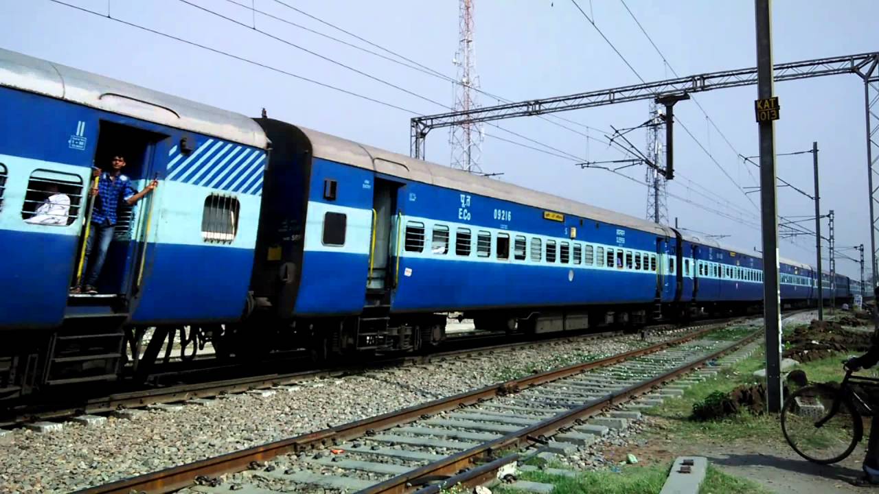 18477 Kalinga utkal express passing khatauli (muzzafarnagar) - YouTube