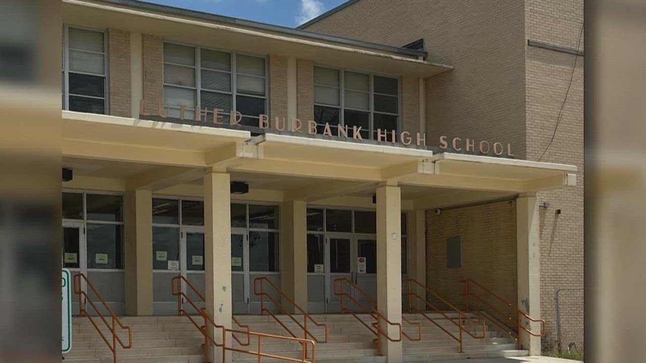 A look inside SAISD's brand new campus - YouTube