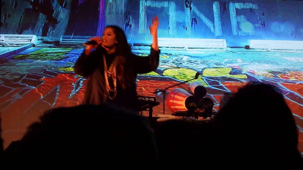 Ibeyi - River - live @ Melkweg Amsterdam - YouTube