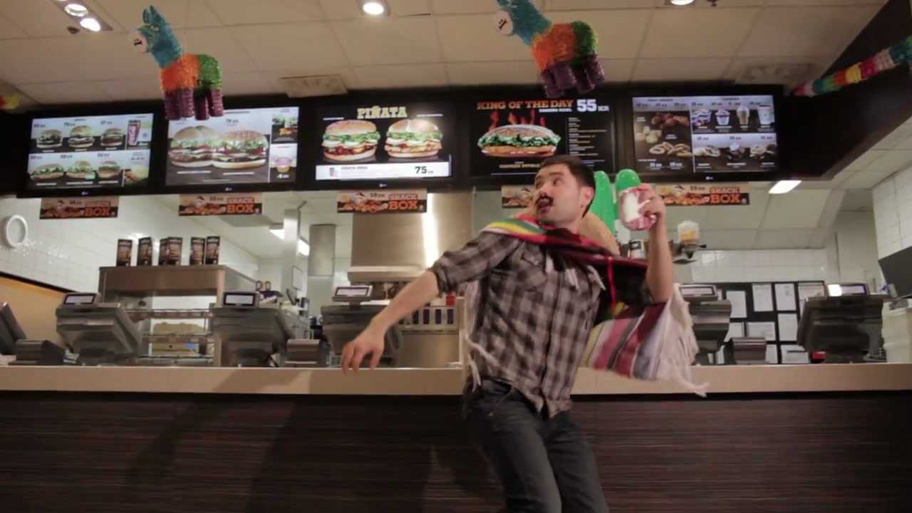 Piñata Mania - Burger King Täby - YouTube