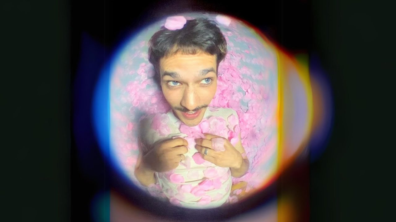 wenn gigi rennt // FLUKES (Official Video) - YouTube