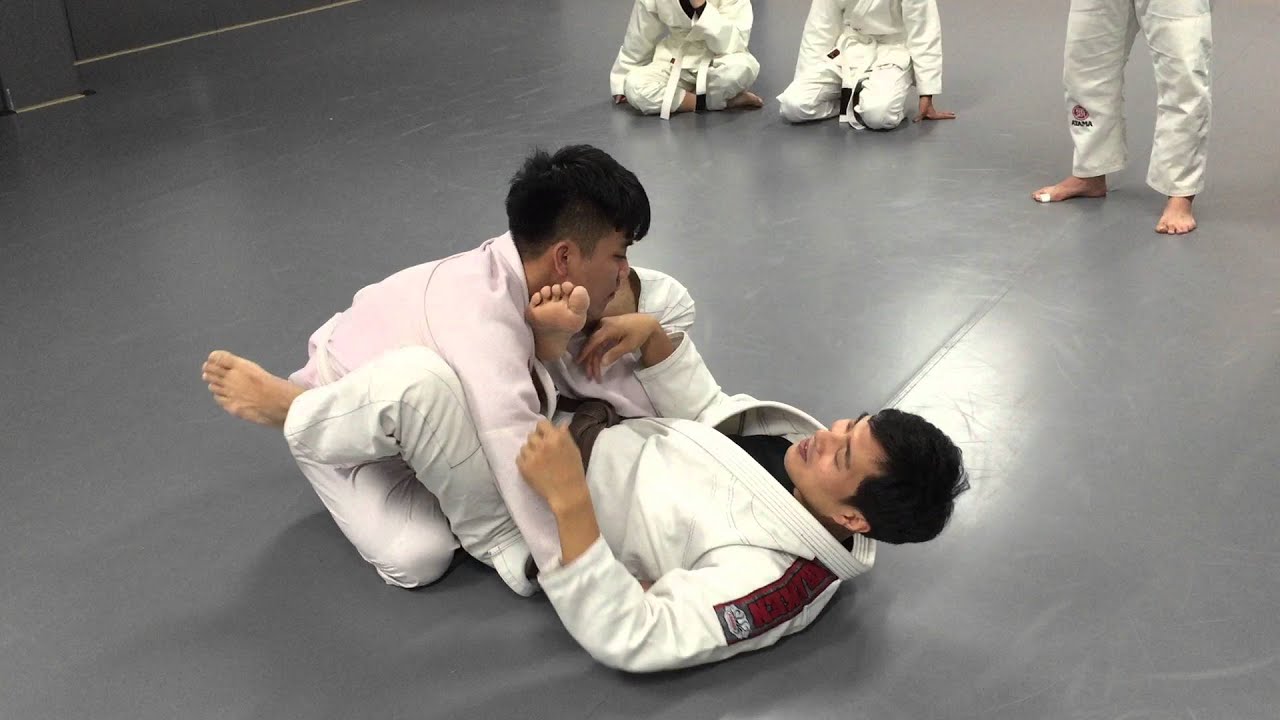 러버가드 풋초크 Rubber Guard, Foot Choke #1 런 주짓수 - YouTube