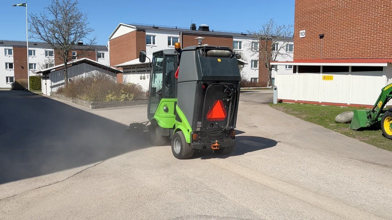 Köp Sopmaskin Nilfisk Egholm City Ranger 2250 på Klaravik - YouTube