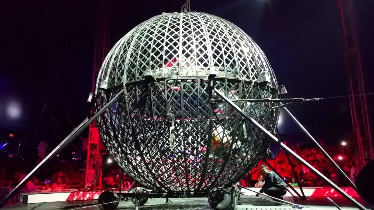 2015 UniverSoul Circus - Motorcycle Daredevils - YouTube