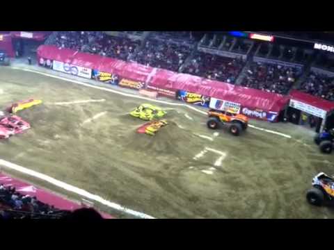 Monster Jam El Toro Loco crash - YouTube