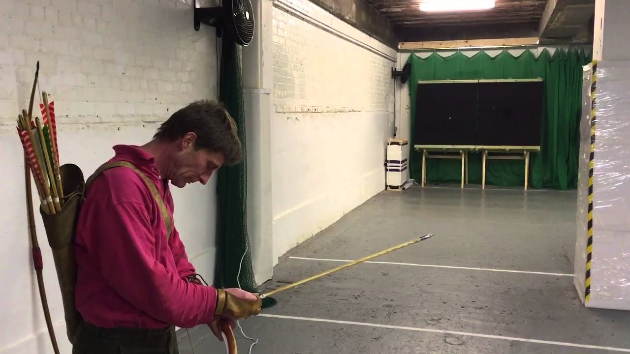 Simon Stanley shooting 150lb yew warbow at The Longbow Shop - YouTube