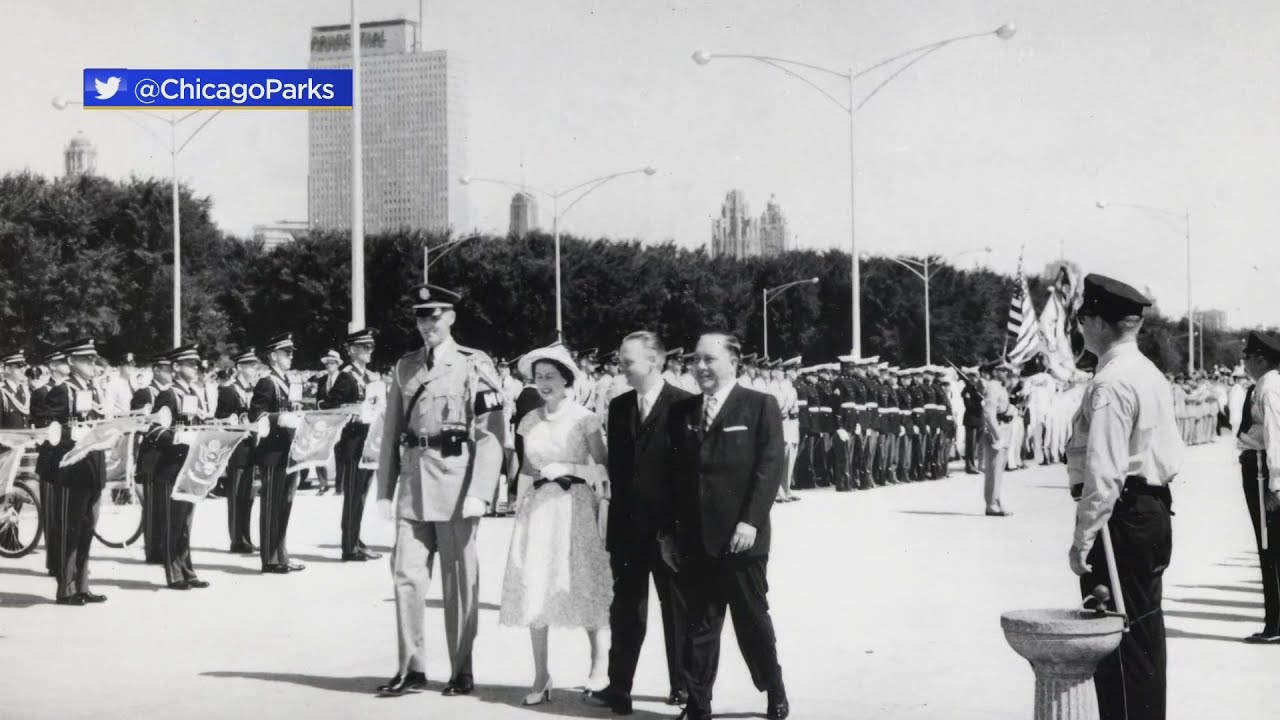 Queen Elizabeth II made only one memorable visit to Chicago - YouTube