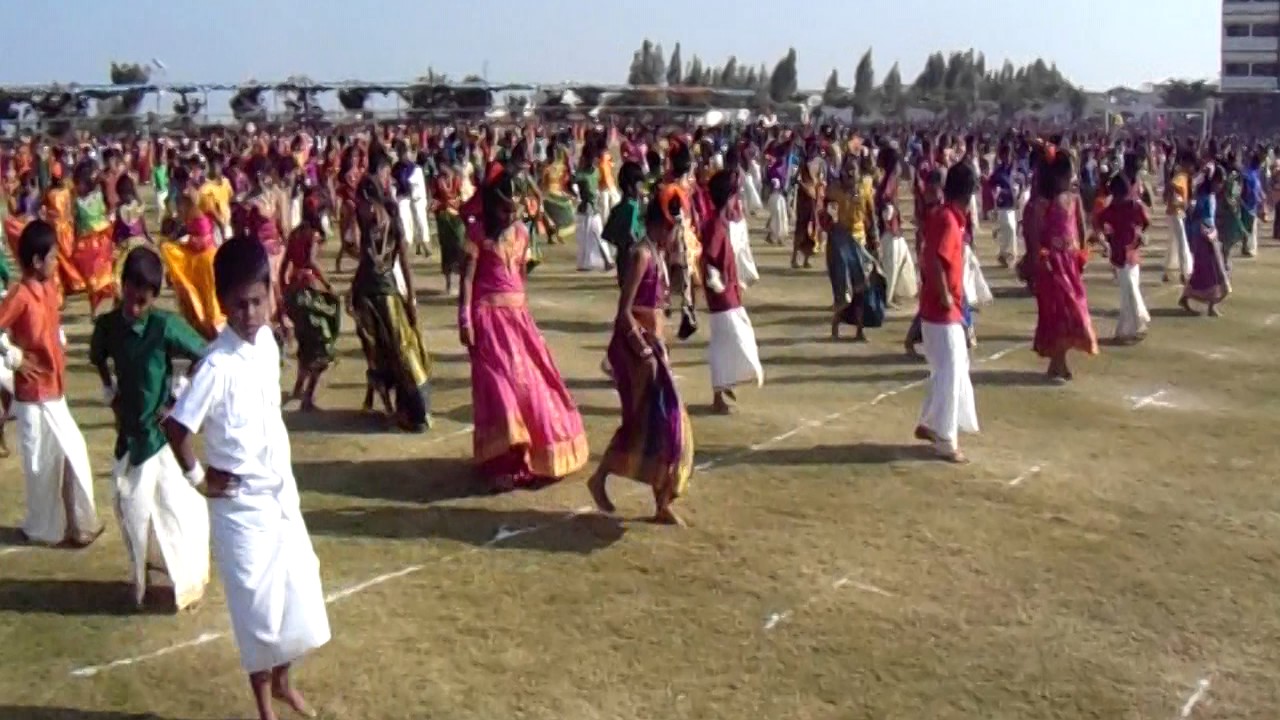 The Highest Number of Students Performing Kummi (Tamil Folk) Dance ...