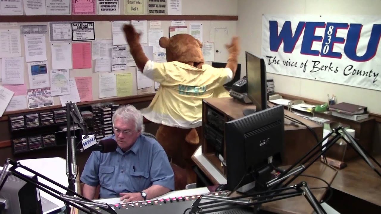 WEEU Studio Shake - YouTube