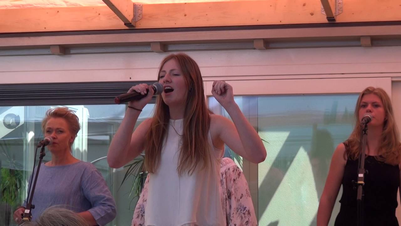 Zangles Amersfoort: Romy Zimmermann zingt Something's got a hold on me ...