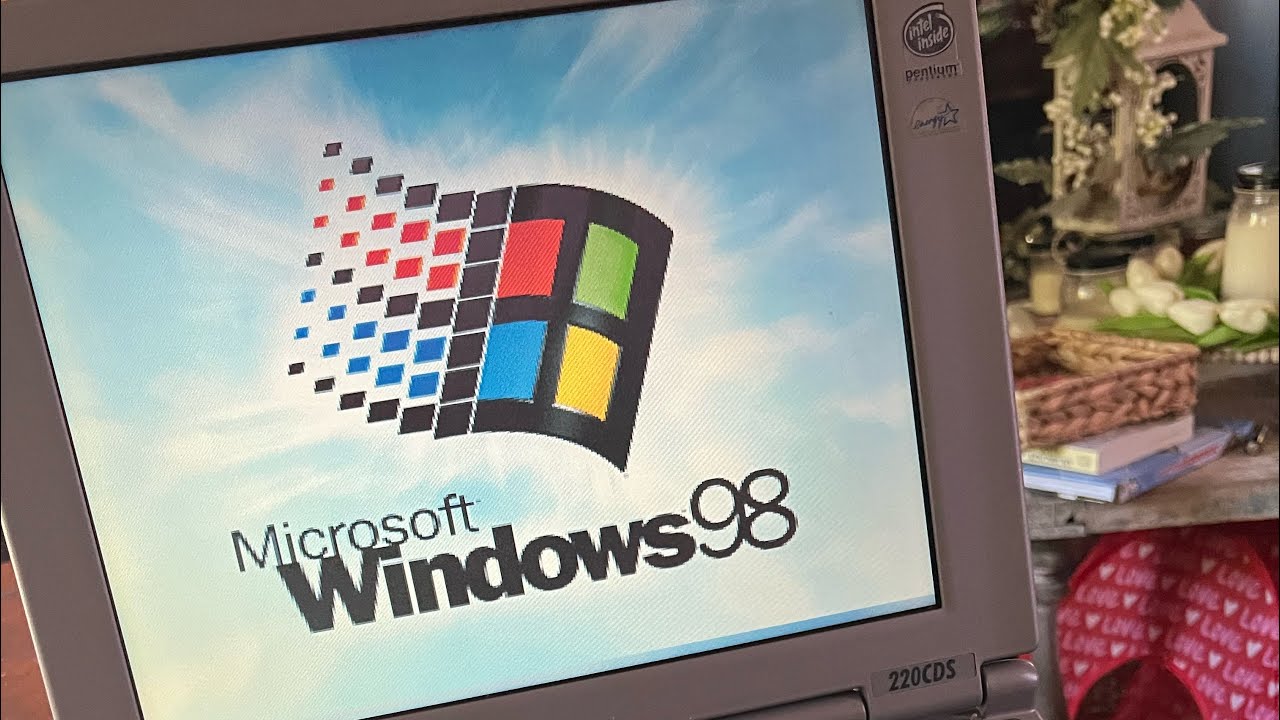 Starting Windows 98 on my 1997 Toshiba Laptop! - YouTube