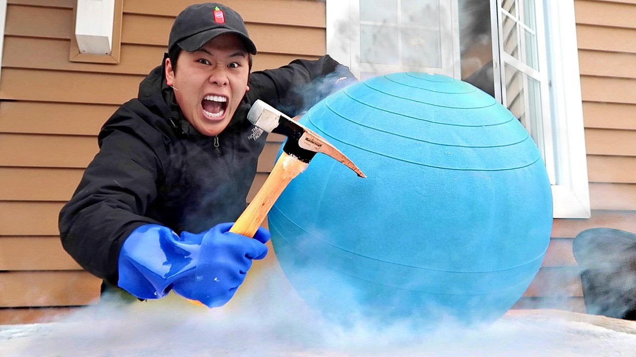 Science Experiment LIQUID NITROGEN vs GIANT BOUNCY BALL - YouTube