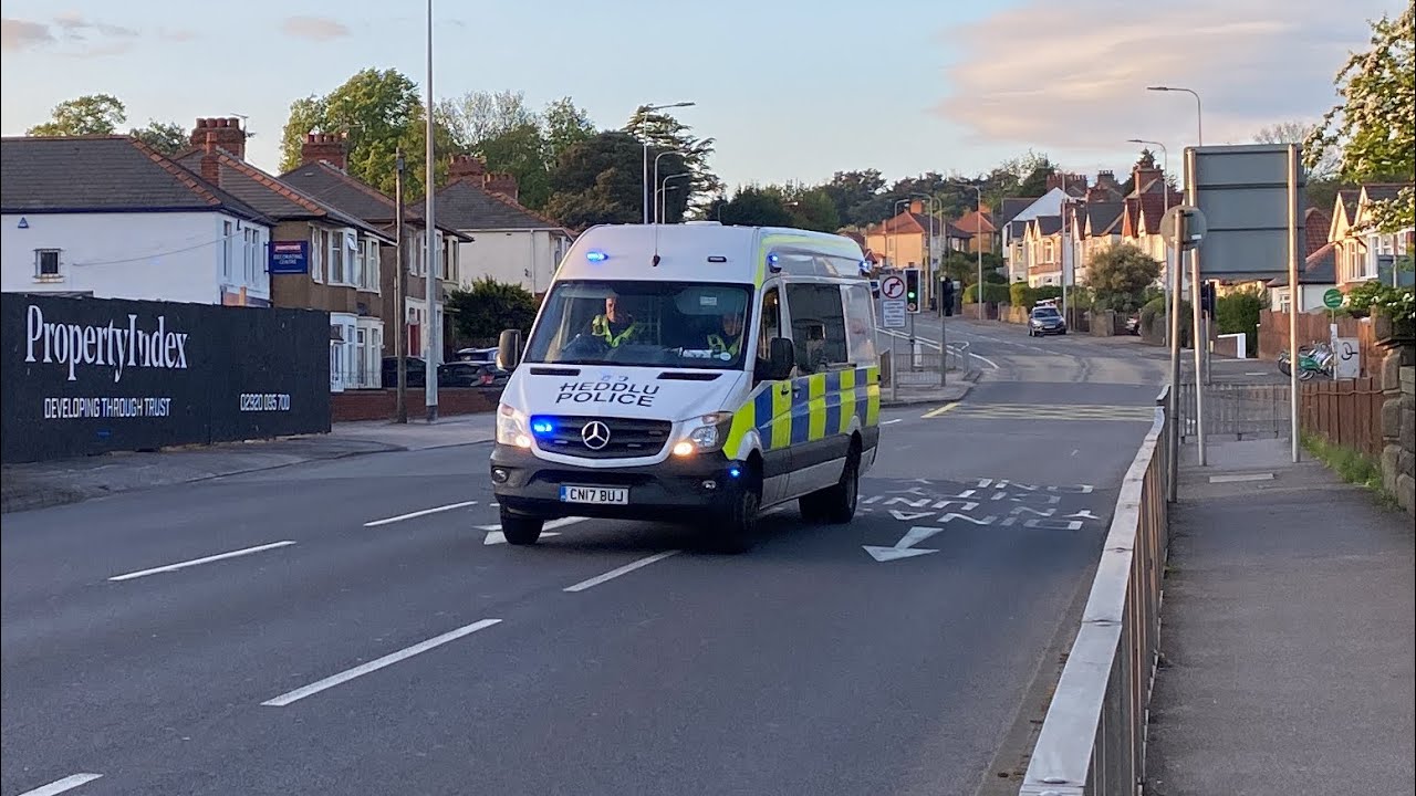 South Wales Police PSU Sprinter Van Responding - YouTube