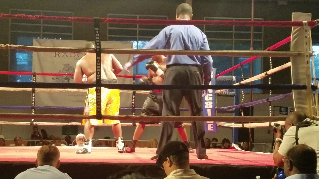 Du Burns Arena Jerry's 18th Professional Boxing Match - YouTube