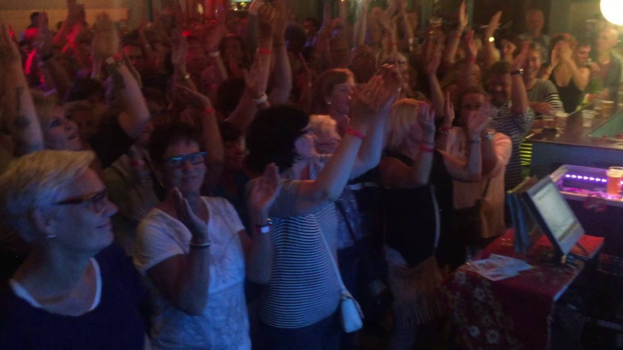 de Wannebiezz - Gilles Piano Popperie @ Nacht van de Kaap 2016 - YouTube