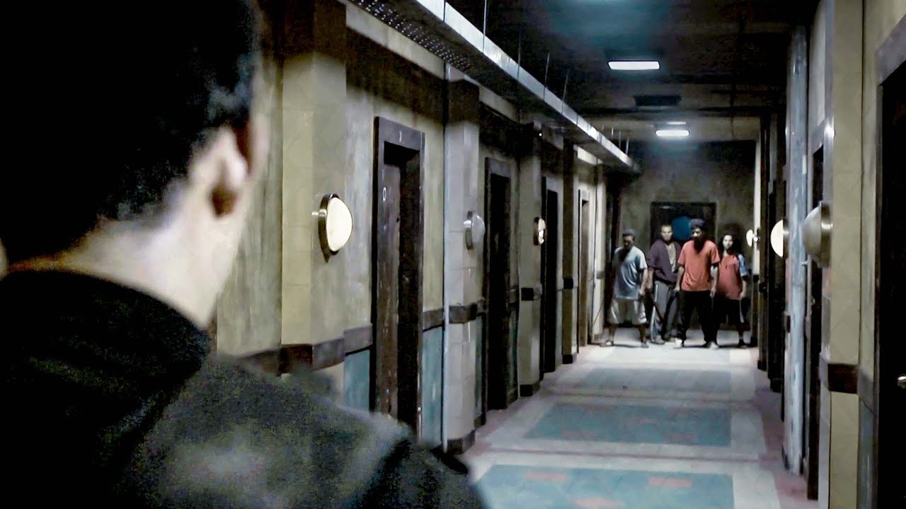 Rama Destroys The Machete Gang | The Raid (Iko Uwais) - YouTube