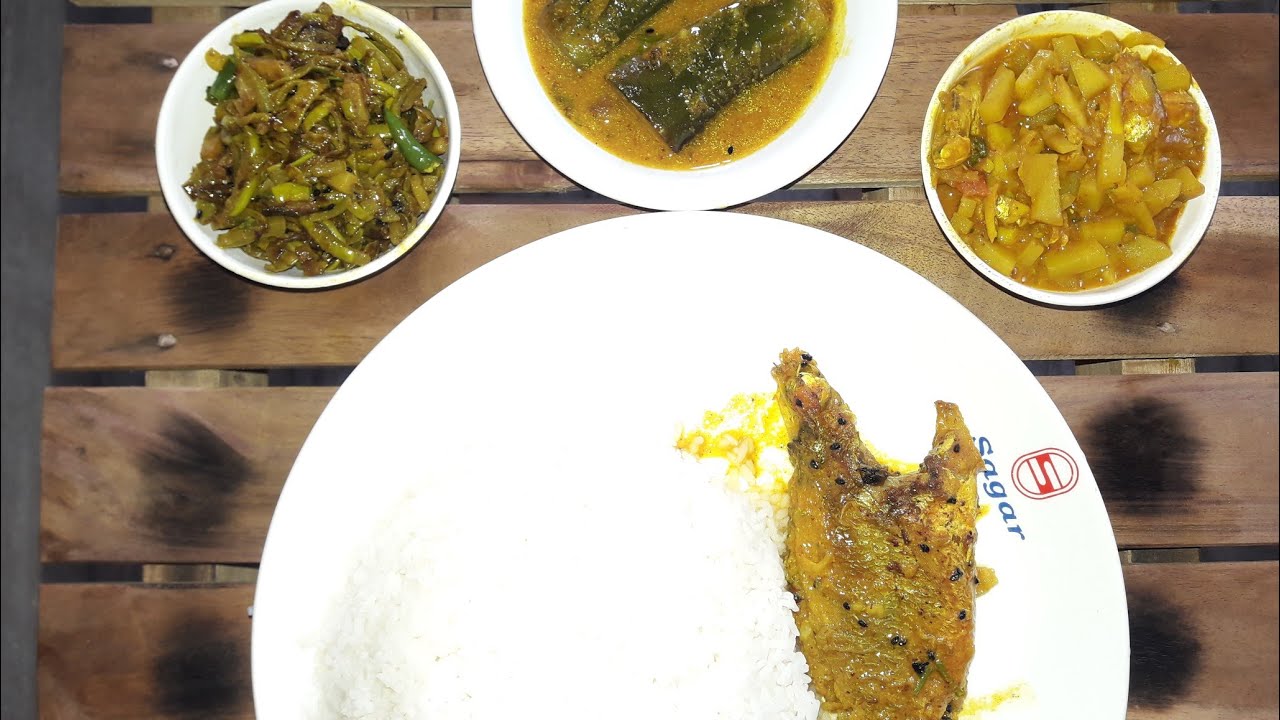 Eating Rice, Bhola Fish, Spicy Mourala Fish and Gourd Skin Fry in ASMR ...