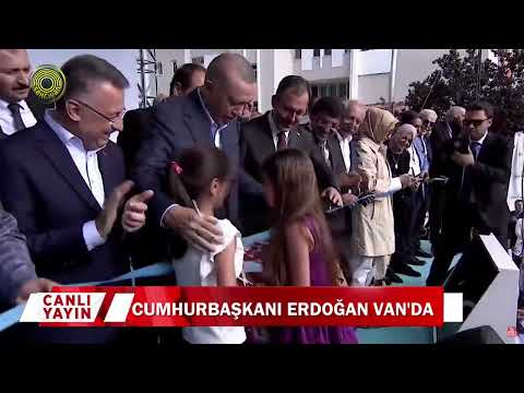 VAN MİTİNGİNDE CUMHURBAŞKANI ERDOĞAN İLE MİNİK KIZ ARASINDA DUYGUSAL ANLAR YAŞANDI