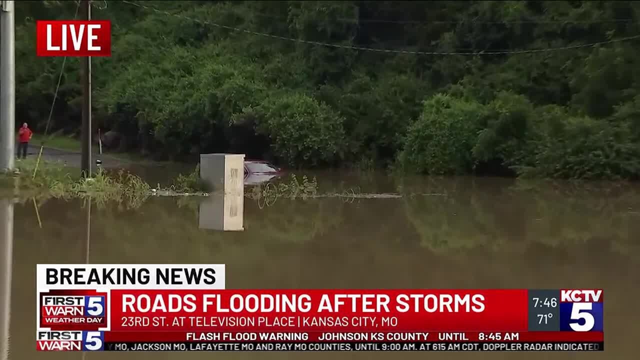 Driver who escaped flood water shares experience - YouTube