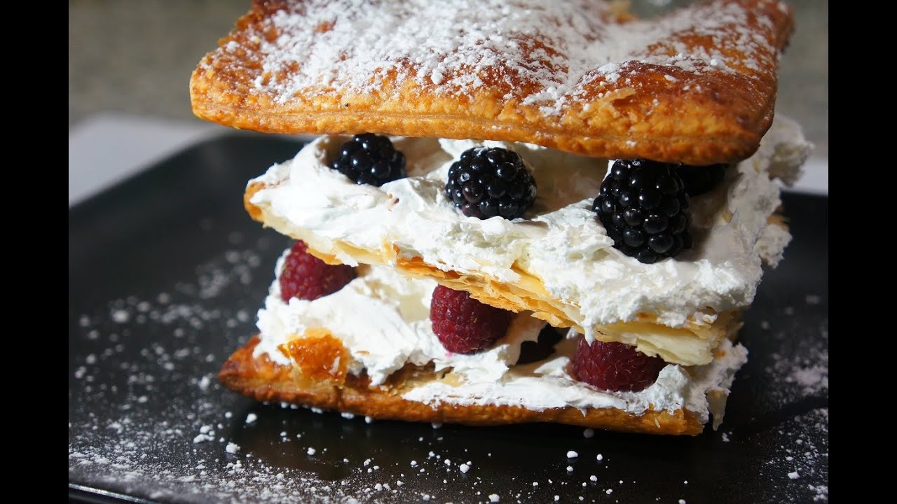 Milhojas de hojaldre con frambuesas y moras | Postre fácil y delicioso ...