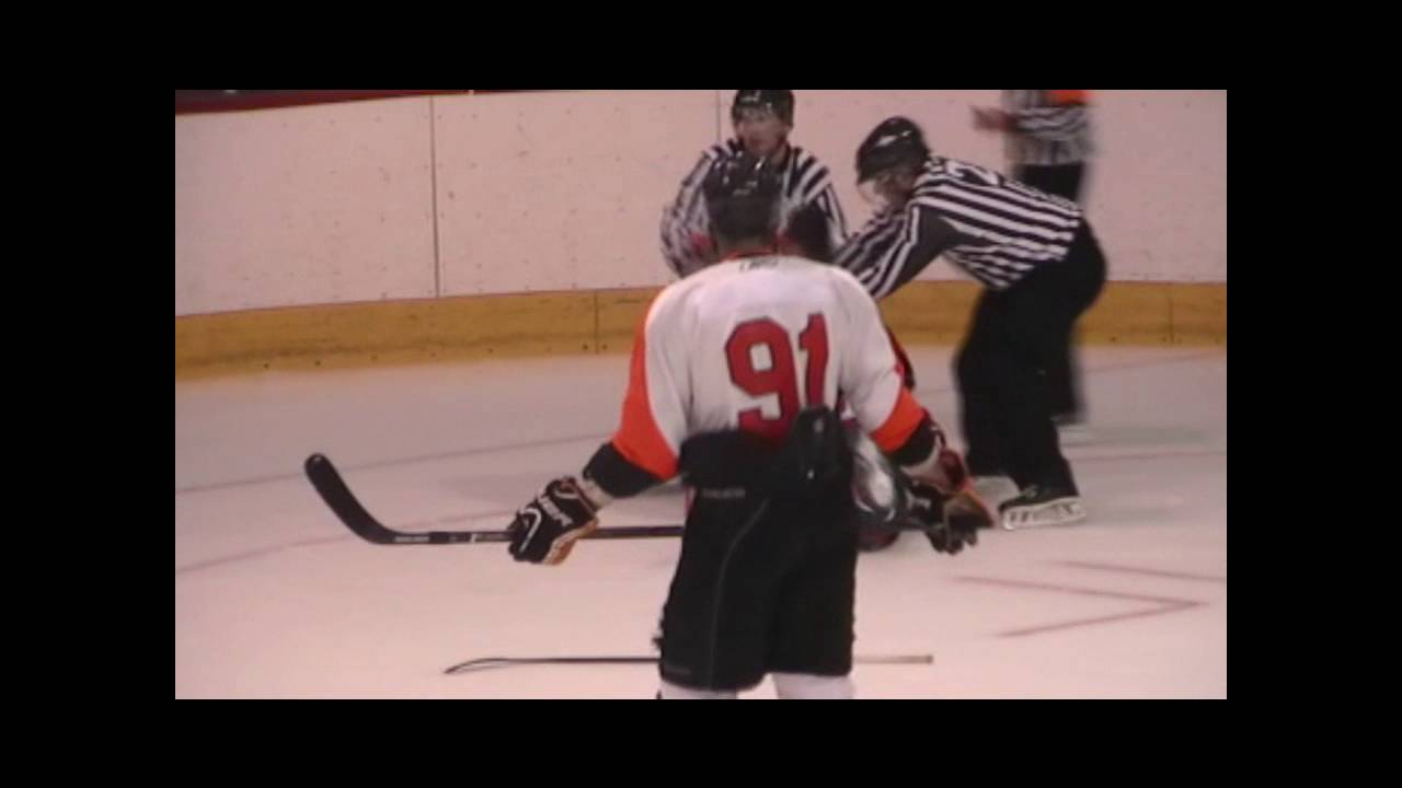 Alex Therrien du Wild de Windsor VS Michael Cyr du Condor de St-Cyrille ...