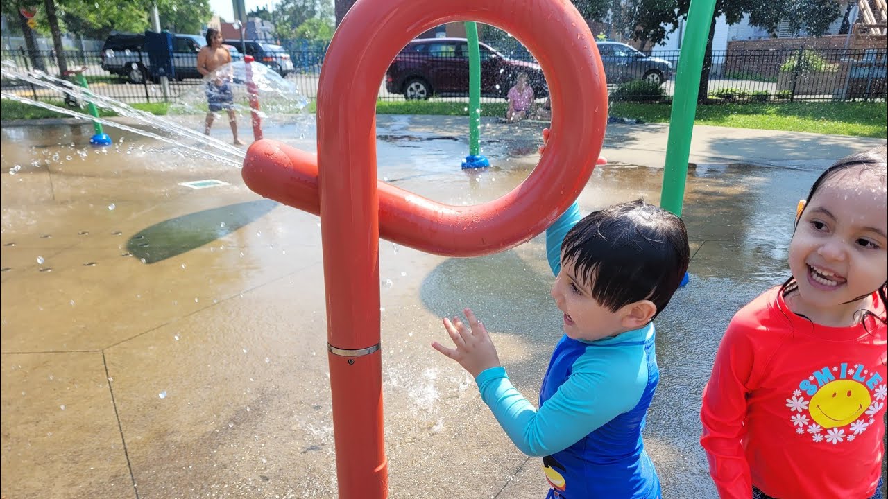 SPLASH PAD! Family fun in Water 💧 Kids Water Park 🌟 Fun Outdoor Summer ...