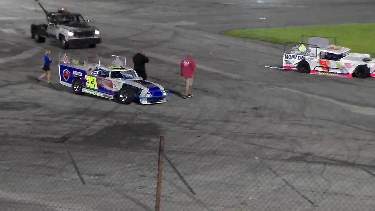 Sportsdrome Modified Figure 8 Big Crash Last Nite - YouTube